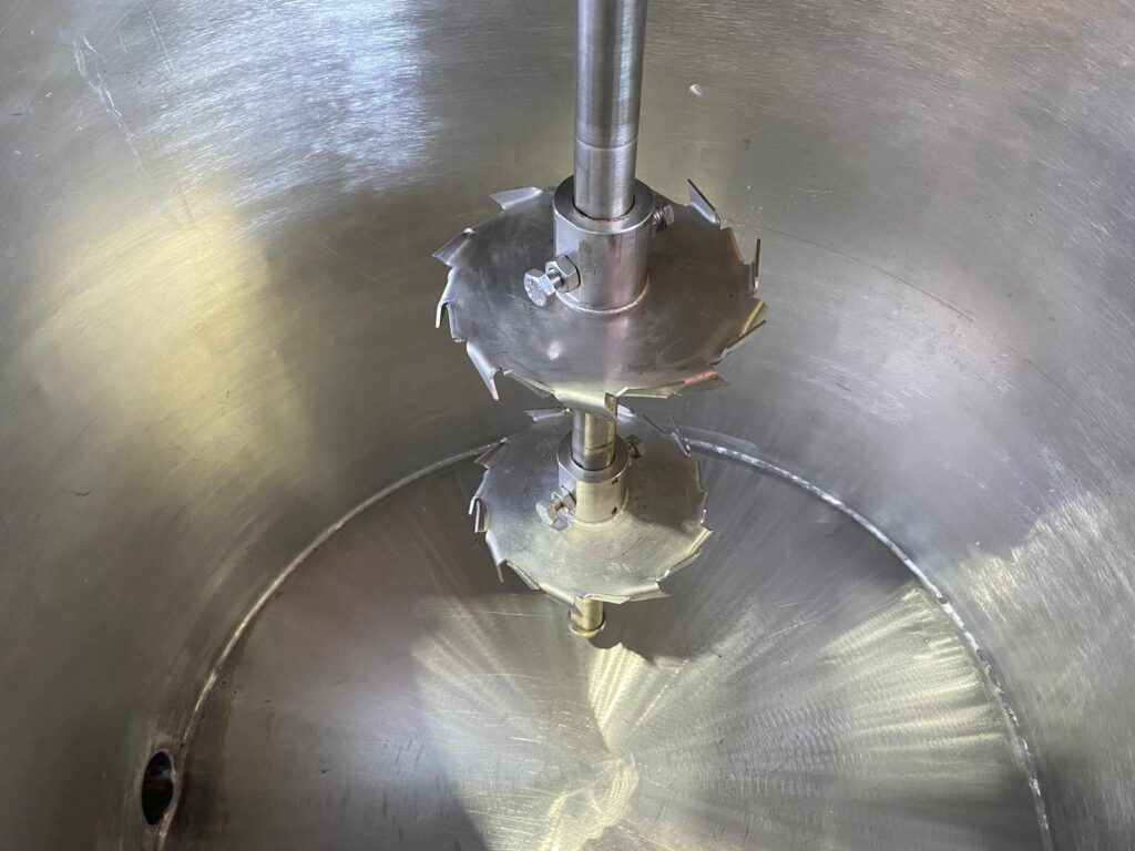 REACTOR EN BANCADA CON RUEDAS DE 300L CON RESISTENCIAS ELÉCTRICAS Y ...